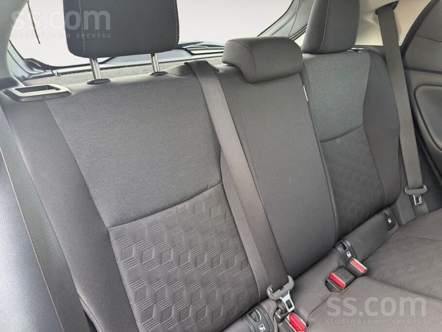 Pelēks Toyota Yaris 2025 Rīga, ar dzinēja tilpumu 1.50 L un nobraukumu 40 tūkst. km par 20700 €, foto 14 vietnē AUTOMOTO.COM.LV