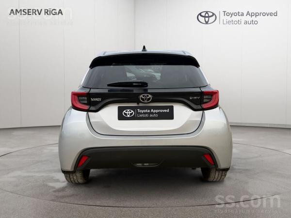 Grey Toyota Yaris 2025 in Riga, with an engine capacity of 1.50 L and mileage of 40 thousand km for 20700 €, photo 5 on AUTOMOTO.COM.LV