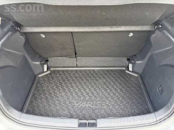 Grey Toyota Yaris 2025 in Riga, with an engine capacity of 1.50 L and mileage of 40 thousand km for 20700 €, photo 11 on AUTOMOTO.COM.LV