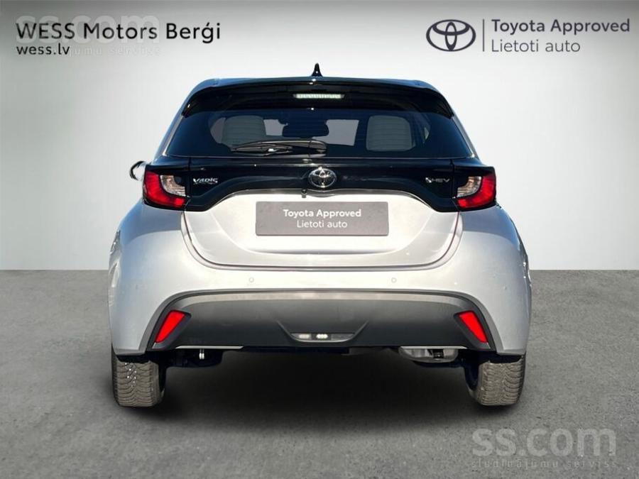 Pelēks Toyota Yaris 2025 Rīga, ar dzinēja tilpumu 1.50 L un nobraukumu 29 tūkst. km par 19990 €, foto 5 vietnē AUTOMOTO.COM.LV