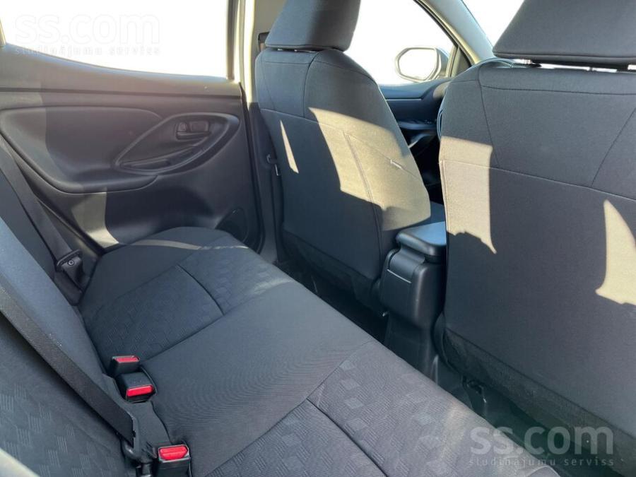 Pelēks Toyota Yaris 2025 Rīga, ar dzinēja tilpumu 1.50 L un nobraukumu 29 tūkst. km par 19990 €, foto 8 vietnē AUTOMOTO.COM.LV