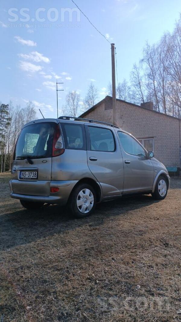 Pelēks Toyota Yaris 2005 Rīga, ar dzinēja tilpumu 1.40 L un nobraukumu 377 tūkst. km par 1150 €, foto 6 vietnē AUTOMOTO.COM.LV