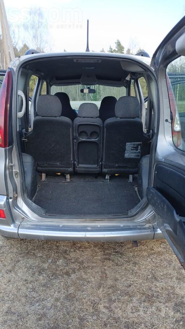 Pelēks Toyota Yaris 2005 Rīga, ar dzinēja tilpumu 1.40 L un nobraukumu 377 tūkst. km par 1150 €, foto 11 vietnē AUTOMOTO.COM.LV