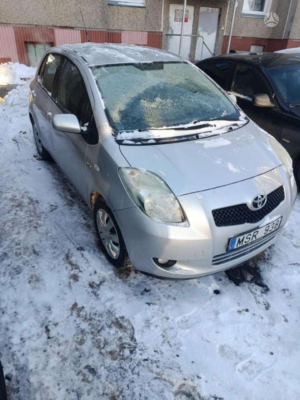Grey Toyota Yaris 2006 in Vilnius, with an engine capacity of 1.40 L and mileage of 191 thousand km for 1600 €, photo 1 on AUTOMOTO.COM.LV