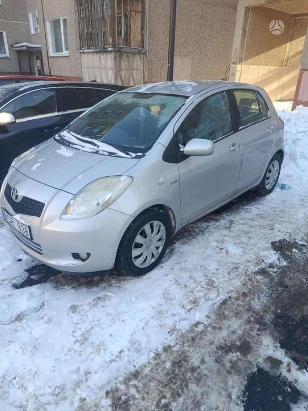 Grey Toyota Yaris 2006 in Vilnius, with an engine capacity of 1.40 L and mileage of 191 thousand km for 1600 €, photo 2 on AUTOMOTO.COM.LV