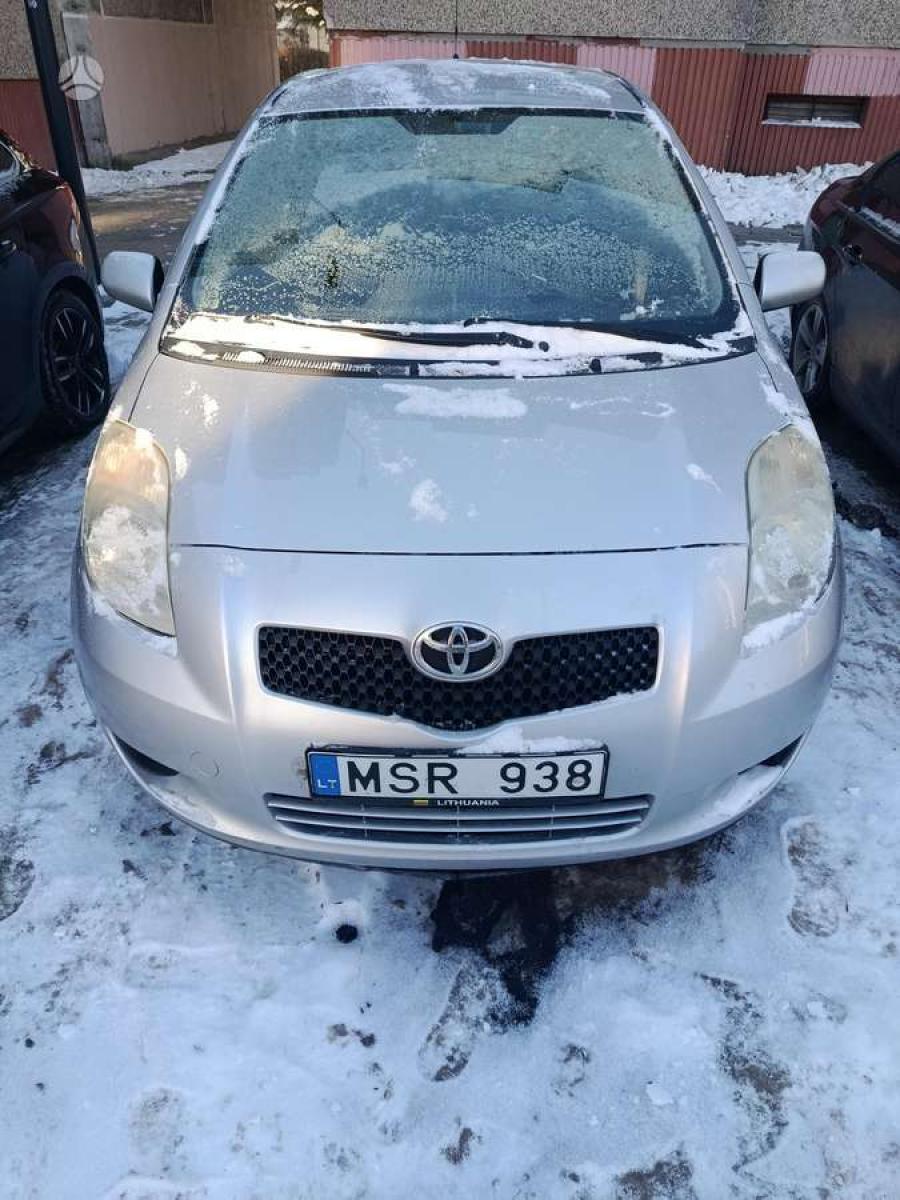 Grey Toyota Yaris 2006 in Vilnius, with an engine capacity of 1.40 L and mileage of 191 thousand km for 1600 €, photo 3 on AUTOMOTO.COM.LV