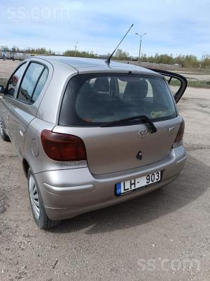 Pelēks Toyota Yaris 2004 Daugavpils, ar dzinēja tilpumu 1.40 L un nobraukumu 239 tūkst. km par 1200 €, foto  vietnē AUTOMOTO.COM.LV