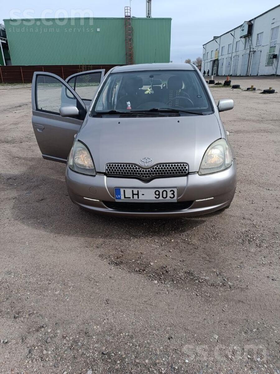 Pelēks Toyota Yaris 2004 Daugavpils, ar dzinēja tilpumu 1.40 L un nobraukumu 239 tūkst. km par 1200 €, foto 4 vietnē AUTOMOTO.COM.LV