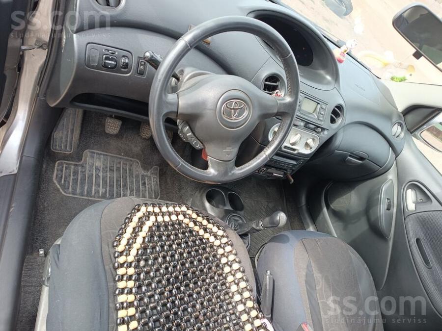 Pelēks Toyota Yaris 2004 Daugavpils, ar dzinēja tilpumu 1.40 L un nobraukumu 239 tūkst. km par 1200 €, foto 5 vietnē AUTOMOTO.COM.LV