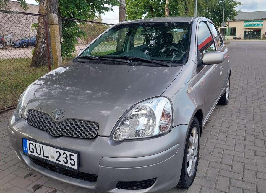 Grey Toyota Yaris 2004 in Silute, with an engine capacity of 1.40 L and mileage of 298 thousand km for 600 €, photo 1 on AUTOMOTO.COM.LV