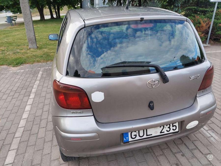 Grey Toyota Yaris 2004 in Silute, with an engine capacity of 1.40 L and mileage of 298 thousand km for 600 €, photo 3 on AUTOMOTO.COM.LV