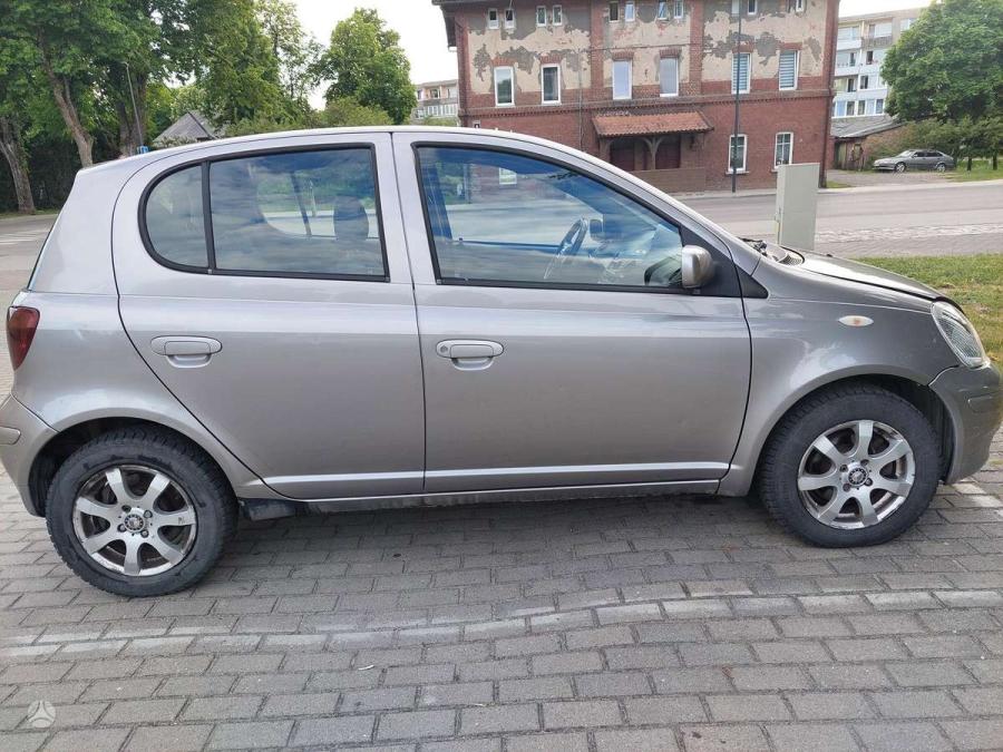 Grey Toyota Yaris 2004 in Silute, with an engine capacity of 1.40 L and mileage of 298 thousand km for 600 €, photo 4 on AUTOMOTO.COM.LV