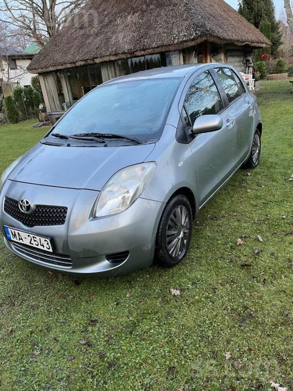 Pelēks Toyota Yaris 2006 Jūrmala, ar dzinēja tilpumu 1.30 L un nobraukumu 283 tūkst. km par 1950 €, foto 1 vietnē AUTOMOTO.COM.LV