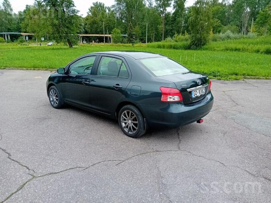 Pelēks Toyota Yaris 2007 Rīga, ar dzinēja tilpumu 1.50 L un nobraukumu 128 tūkst. km par 3400 €, foto 3 vietnē AUTOMOTO.COM.LV