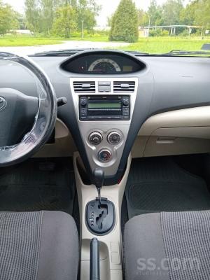 Pelēks Toyota Yaris 2007 Rīga, ar dzinēja tilpumu 1.50 L un nobraukumu 128 tūkst. km par 3400 €, foto 4 vietnē AUTOMOTO.COM.LV