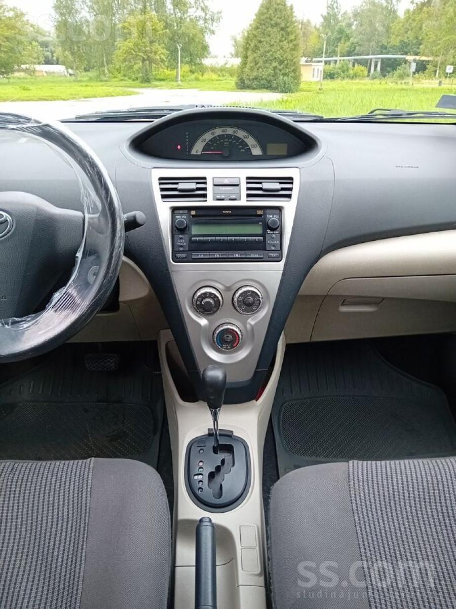 Pelēks Toyota Yaris 2007 Rīga, ar dzinēja tilpumu 1.50 L un nobraukumu 128 tūkst. km par 3400 €, foto 4 vietnē AUTOMOTO.COM.LV