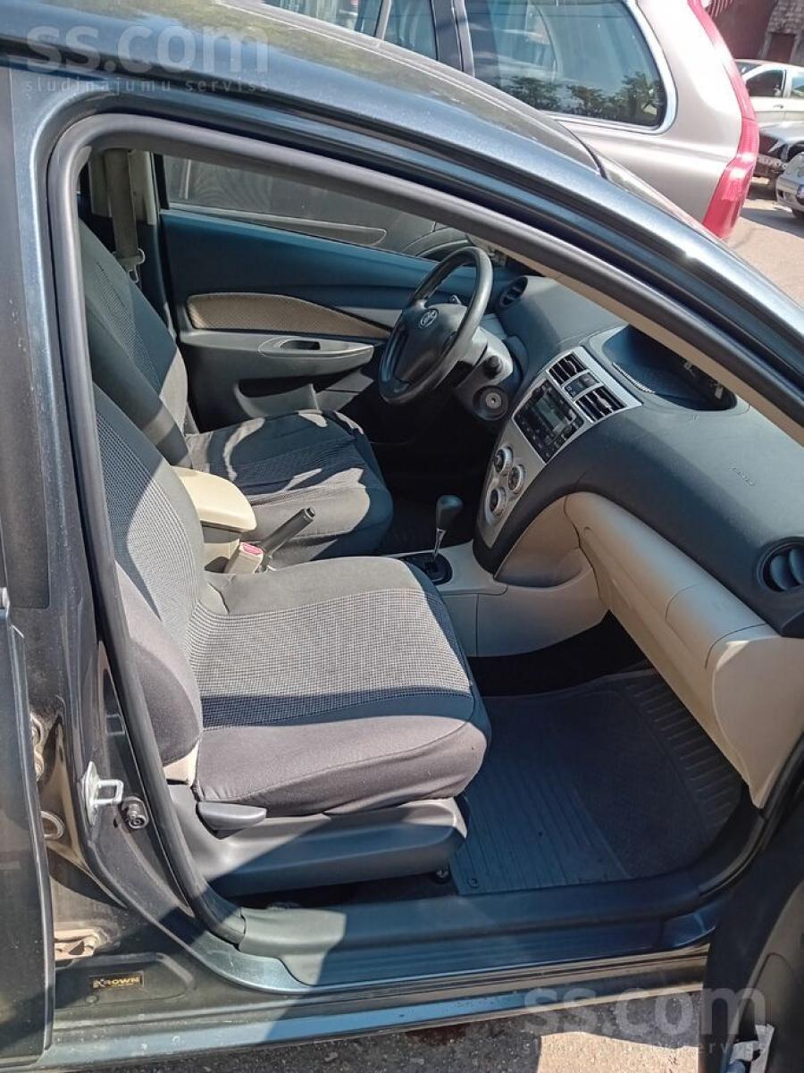 Pelēks Toyota Yaris 2007 Rīga, ar dzinēja tilpumu 1.50 L un nobraukumu 128 tūkst. km par 3400 €, foto 7 vietnē AUTOMOTO.COM.LV