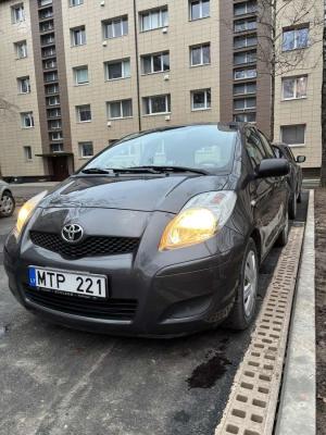 Grey Toyota Yaris 2009 in Siauliai, with an engine capacity of 1.33 L and mileage of 113 thousand km for 3490 €, photo 2 on AUTOMOTO.COM.LV