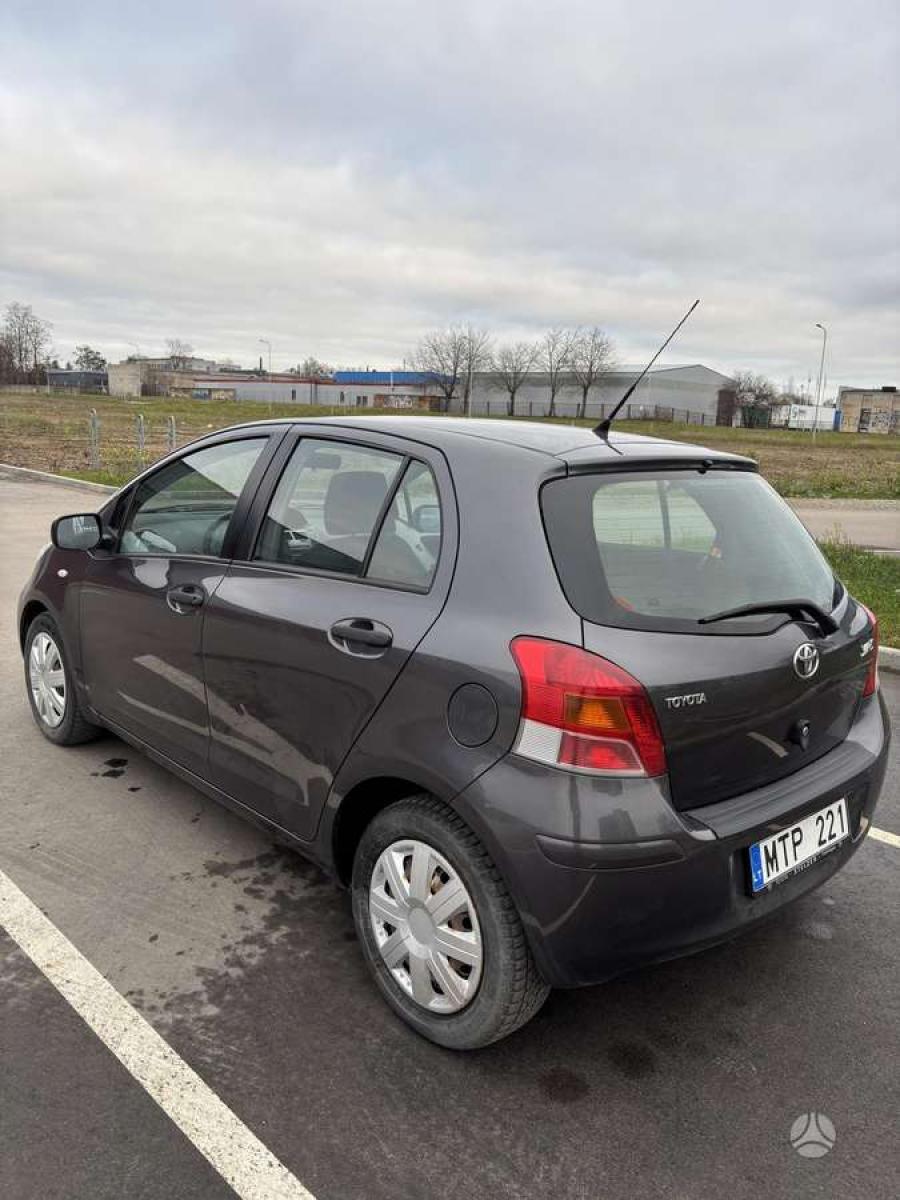 Grey Toyota Yaris 2009 in Siauliai, with an engine capacity of 1.33 L and mileage of 113 thousand km for 3490 €, photo 29 on AUTOMOTO.COM.LV