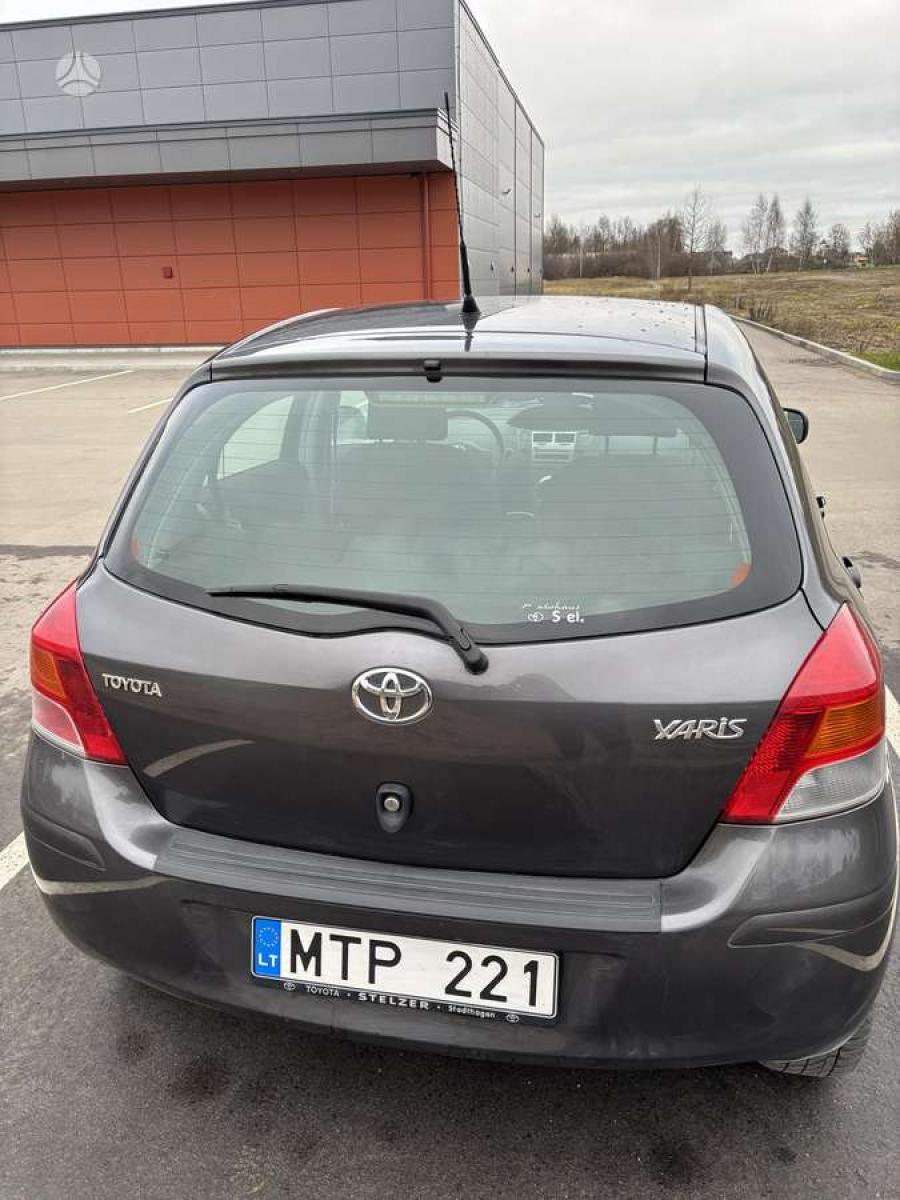 Grey Toyota Yaris 2009 in Siauliai, with an engine capacity of 1.33 L and mileage of 113 thousand km for 3490 €, photo 30 on AUTOMOTO.COM.LV