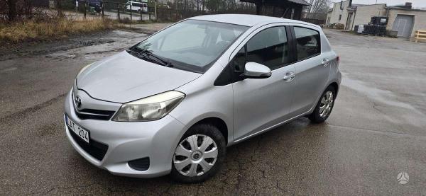 Pelēks Toyota Yaris 2012 Kauņa, ar dzinēja tilpumu 1.33 L un nobraukumu 104 tūkst. km par 4500 €, foto 4 vietnē AUTOMOTO.COM.LV