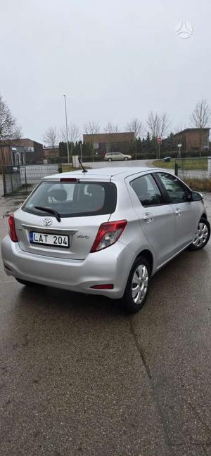Grey Toyota Yaris 2012 in Kaunas, with an engine capacity of 1.33 L and mileage of 104 thousand km for 4500 €, photo 5 on AUTOMOTO.COM.LV
