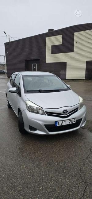 Grey Toyota Yaris 2012 in Kaunas, with an engine capacity of 1.33 L and mileage of 104 thousand km for 4500 €, photo 6 on AUTOMOTO.COM.LV