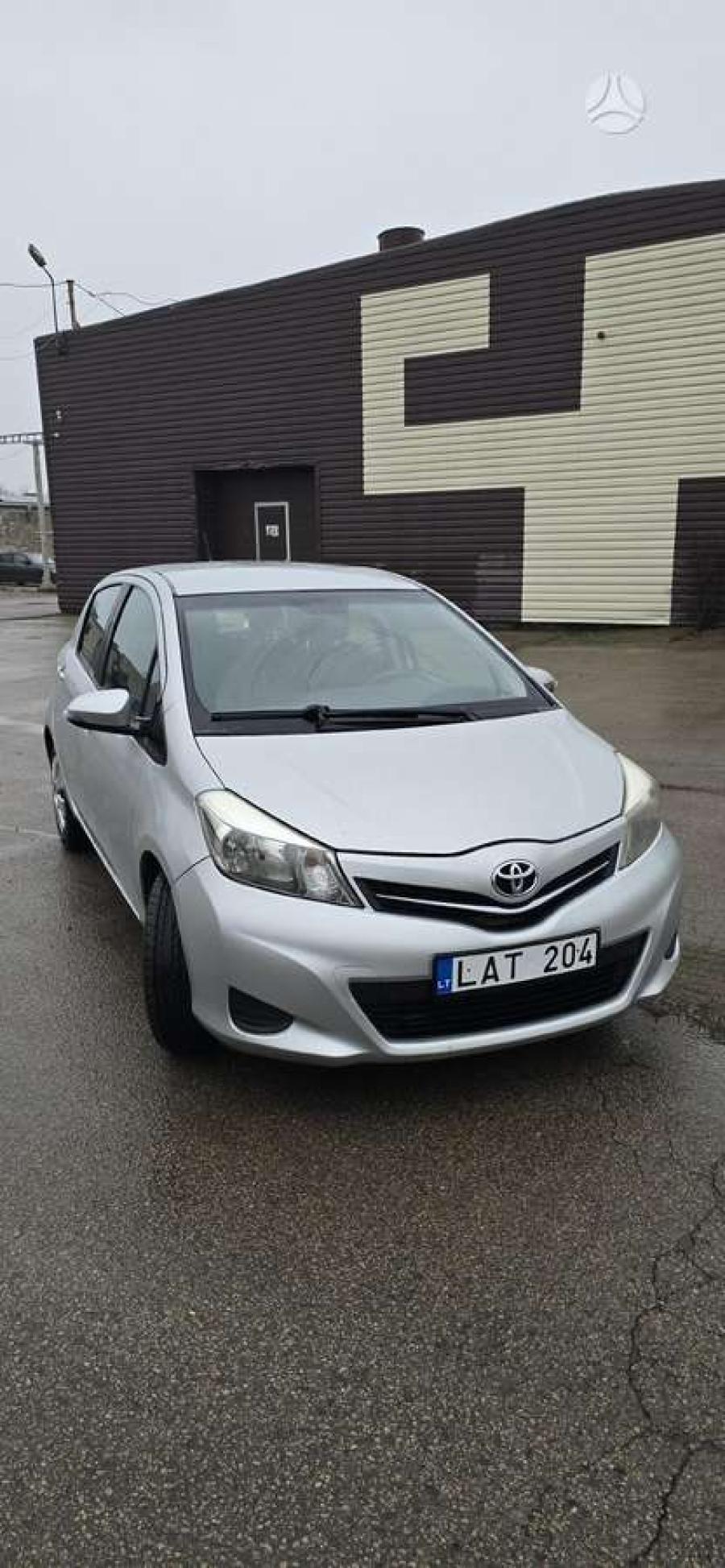 Grey Toyota Yaris 2012 in Kaunas, with an engine capacity of 1.33 L and mileage of 104 thousand km for 4500 €, photo 6 on AUTOMOTO.COM.LV