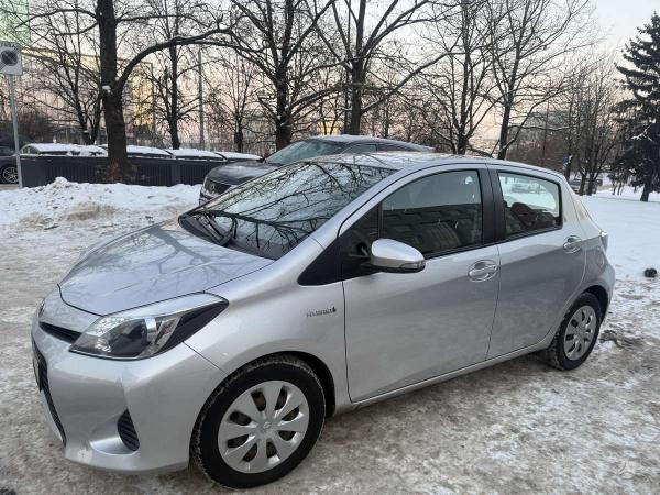 Grey Toyota Yaris 2014 in Vilnius, with an engine capacity of 1.50 L and mileage of 141 thousand km for 7500 €, photo 1 on AUTOMOTO.COM.LV