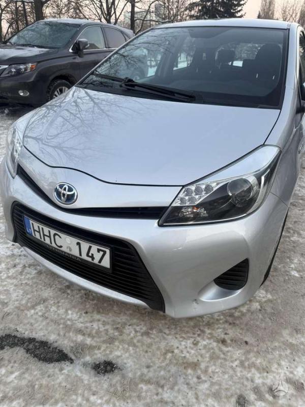 Grey Toyota Yaris 2014 in Vilnius, with an engine capacity of 1.50 L and mileage of 141 thousand km for 7500 €, photo 2 on AUTOMOTO.COM.LV