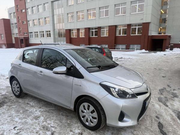 Grey Toyota Yaris 2014 in Vilnius, with an engine capacity of 1.50 L and mileage of 141 thousand km for 7500 €, photo 4 on AUTOMOTO.COM.LV