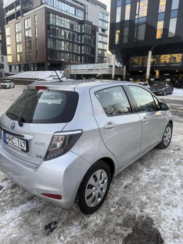 Grey Toyota Yaris 2014 in Vilnius, with an engine capacity of 1.50 L and mileage of 141 thousand km for 7500 €, photo 5 on AUTOMOTO.COM.LV