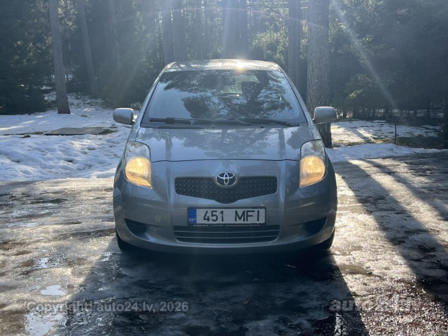Grey Toyota Yaris 2006 in Tallinn, with an engine capacity of 1.40 L and mileage of 222 thousand km for 1000 €, photo 1 on AUTOMOTO.COM.LV
