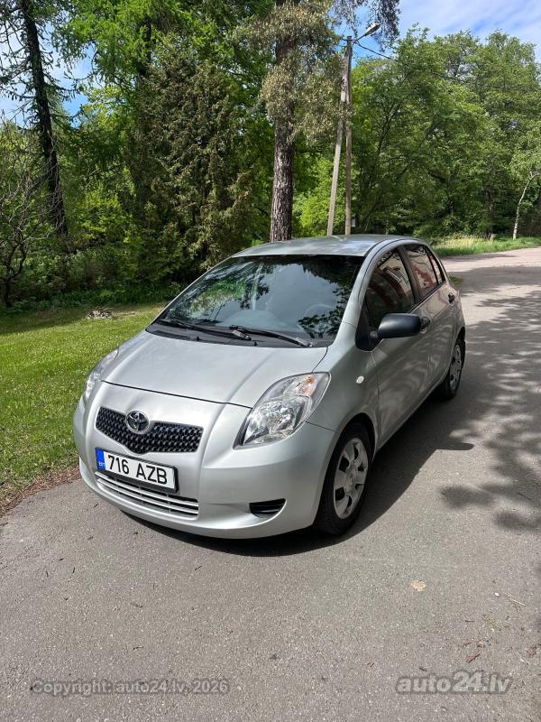 Pelēks Toyota Yaris 2006 Tallina, ar dzinēja tilpumu 1.30 L un nobraukumu 178 tūkst. km par 2499 €, foto 1 vietnē AUTOMOTO.COM.LV