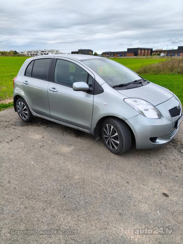 Toyota Yaris 2006 Tallina vietnē Pelēks Toyota Yaris 2006 Tallina, ar dzinēja tilpumu 1.30 L un nobraukumu 156 tūkst. km par 2000 €, foto 6 vietnē AUTOMOTO.COM.LV