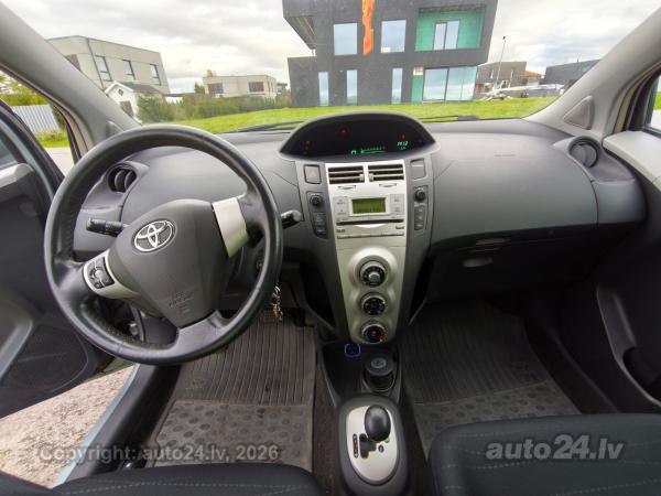 Toyota Yaris 2006 Tallina vietnē Pelēks Toyota Yaris 2006 Tallina, ar dzinēja tilpumu 1.30 L un nobraukumu 156 tūkst. km par 2000 €, foto 8 vietnē AUTOMOTO.COM.LV