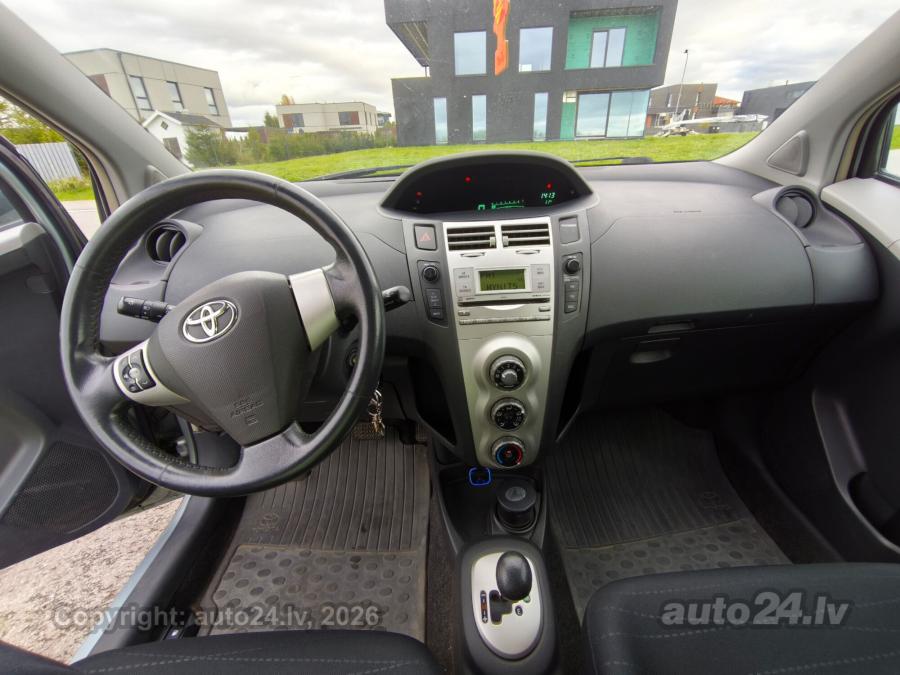 Grey Toyota Yaris 2006 in Tallinn, with an engine capacity of 1.30 L and mileage of 156 thousand km for 2000 €, photo 8 on AUTOMOTO.COM.LV
