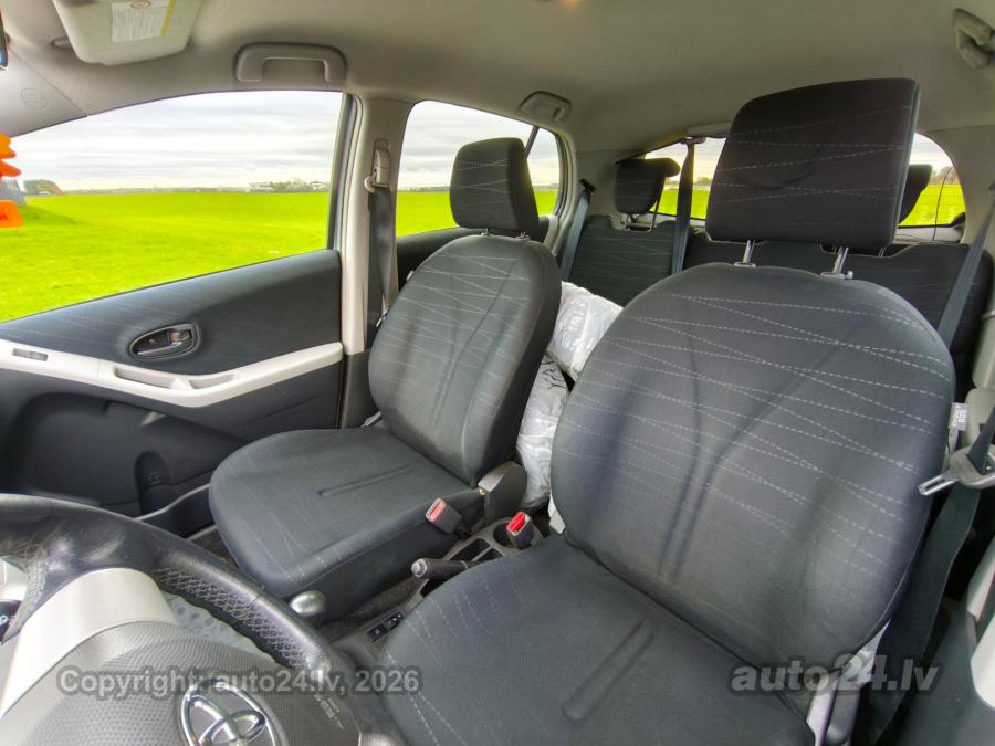Grey Toyota Yaris 2006 in Tallinn, with an engine capacity of 1.30 L and mileage of 156 thousand km for 2000 €, photo 9 on AUTOMOTO.COM.LV