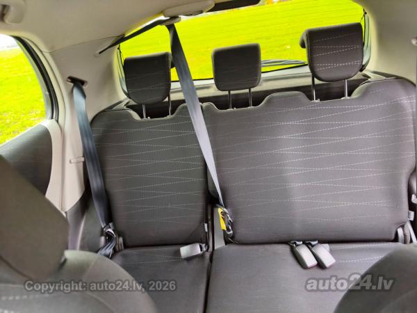 Toyota Yaris 2006 Tallina vietnē Pelēks Toyota Yaris 2006 Tallina, ar dzinēja tilpumu 1.30 L un nobraukumu 156 tūkst. km par 2000 €, foto 11 vietnē AUTOMOTO.COM.LV