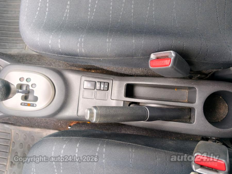 Grey Toyota Yaris 2006 in Tallinn, with an engine capacity of 1.30 L and mileage of 156 thousand km for 2000 €, photo 12 on AUTOMOTO.COM.LV