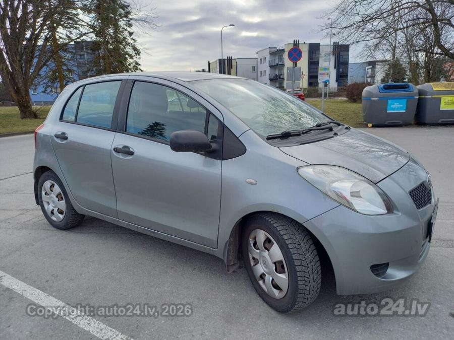 Pelēks Toyota Yaris 2007 Tallina, ar dzinēja tilpumu 1.30 L un nobraukumu 131 tūkst. km par 3200 €, foto 3 vietnē AUTOMOTO.COM.LV