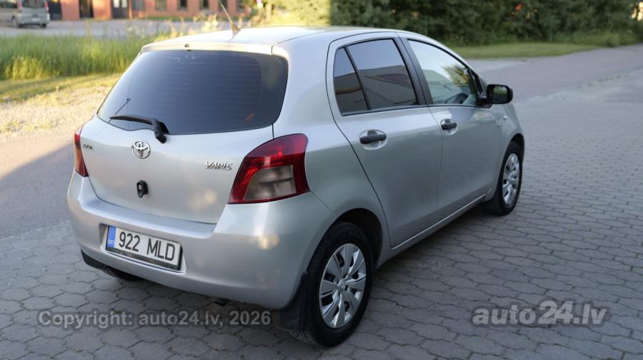 Grey Toyota Yaris 2007 in Tallinn, with an engine capacity of 1.40 L and mileage of 185 thousand km for 1299 €, photo 5 on AUTOMOTO.COM.LV