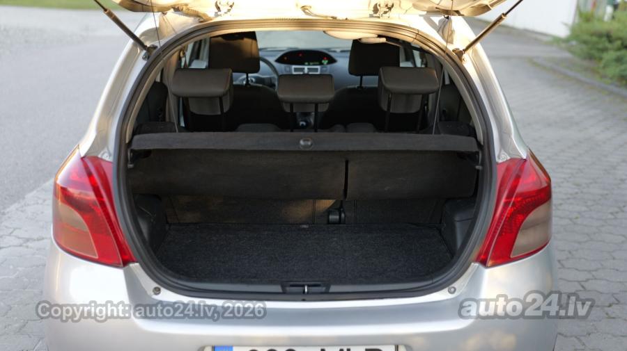Grey Toyota Yaris 2007 in Tallinn, with an engine capacity of 1.40 L and mileage of 185 thousand km for 1299 €, photo 10 on AUTOMOTO.COM.LV