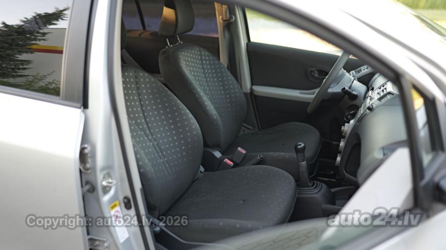 Grey Toyota Yaris 2007 in Tallinn, with an engine capacity of 1.40 L and mileage of 185 thousand km for 1299 €, photo 12 on AUTOMOTO.COM.LV