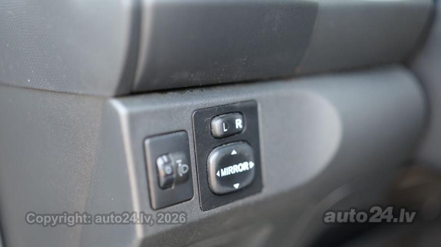 Grey Toyota Yaris 2007 in Tallinn, with an engine capacity of 1.40 L and mileage of 185 thousand km for 1299 €, photo 15 on AUTOMOTO.COM.LV