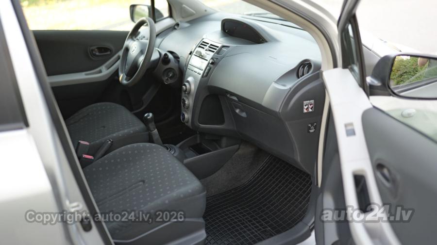 Grey Toyota Yaris 2007 in Tallinn, with an engine capacity of 1.40 L and mileage of 185 thousand km for 1299 €, photo 17 on AUTOMOTO.COM.LV