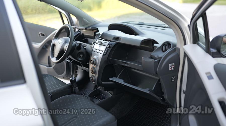 Grey Toyota Yaris 2007 in Tallinn, with an engine capacity of 1.40 L and mileage of 185 thousand km for 1299 €, photo 18 on AUTOMOTO.COM.LV