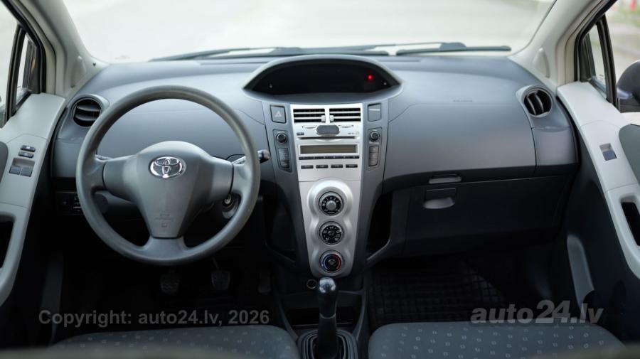 Grey Toyota Yaris 2007 in Tallinn, with an engine capacity of 1.40 L and mileage of 185 thousand km for 1299 €, photo 19 on AUTOMOTO.COM.LV