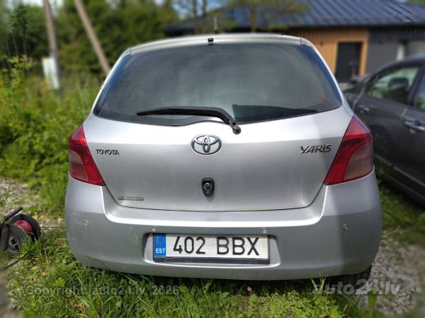 Toyota Yaris 2009 in Tallinn on AUTOMOTO.COM.LV Grey Toyota Yaris 2009 in Tallinn, with an engine capacity of 1.40 L and mileage of 199 thousand km for 1500 €, photo 11 on AUTOMOTO.COM.LV