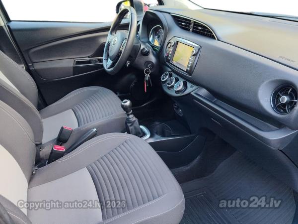 Pelēks Toyota Yaris 2018 Tallina, ar dzinēja tilpumu 1.50 L un nobraukumu 101 tūkst. km par 9995 €, foto 7 vietnē AUTOMOTO.COM.LV